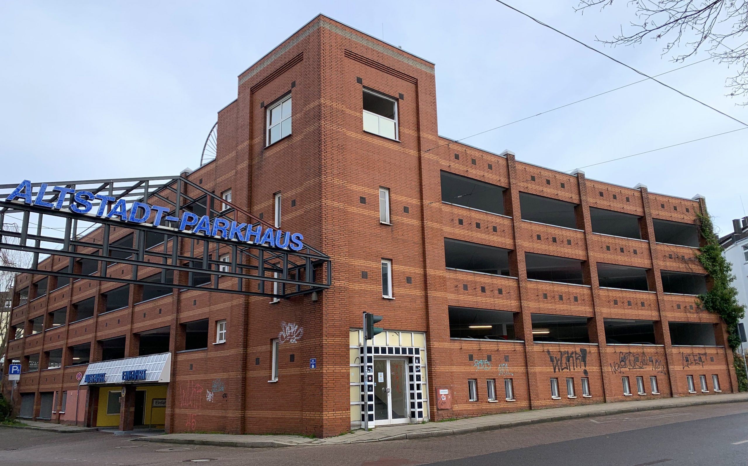 TICKETLOSES PARKEN IM ALTSTADTPARKHAUS