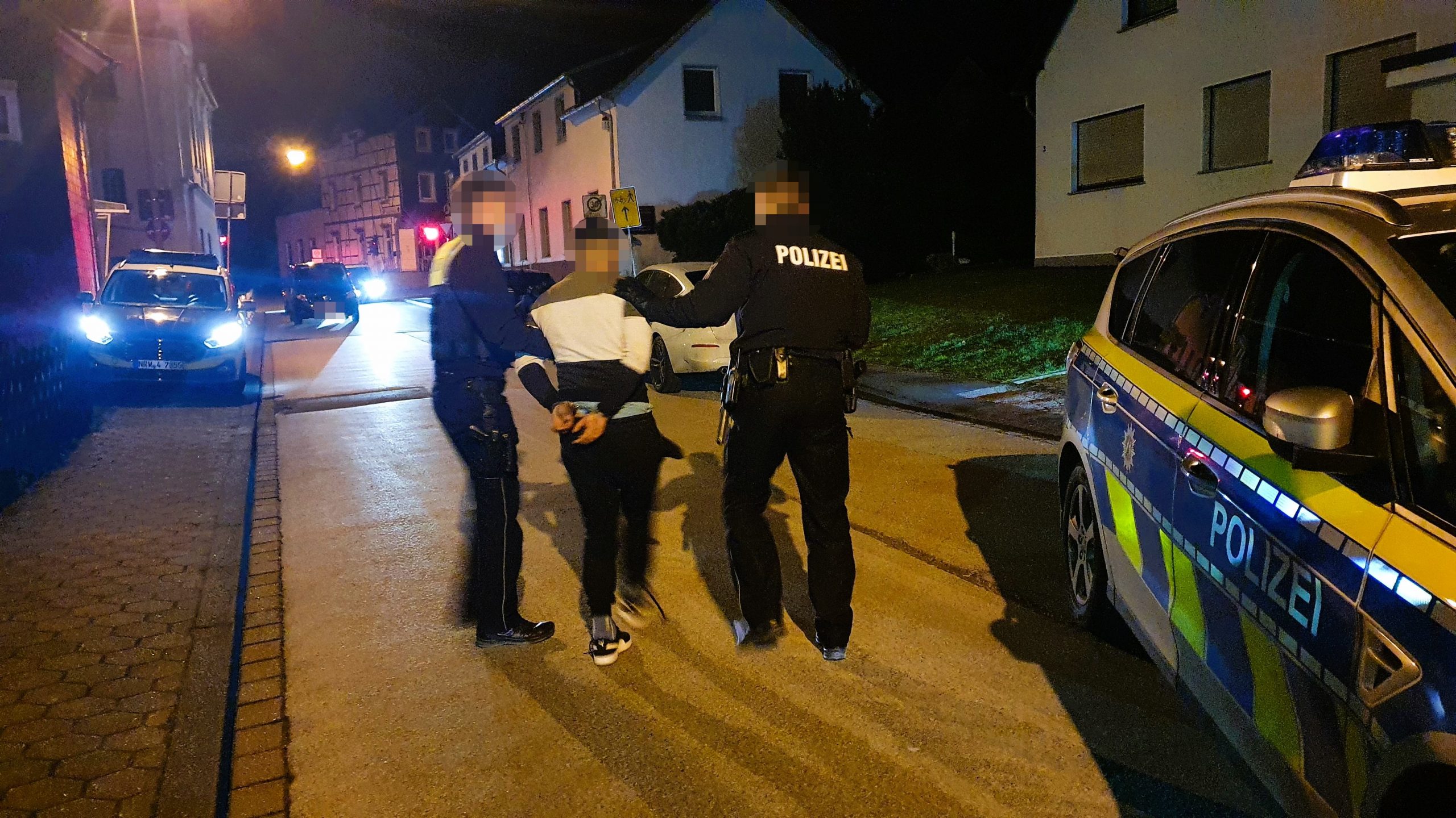 JUGENDLICHE TÄTER FESTGENOMMEN