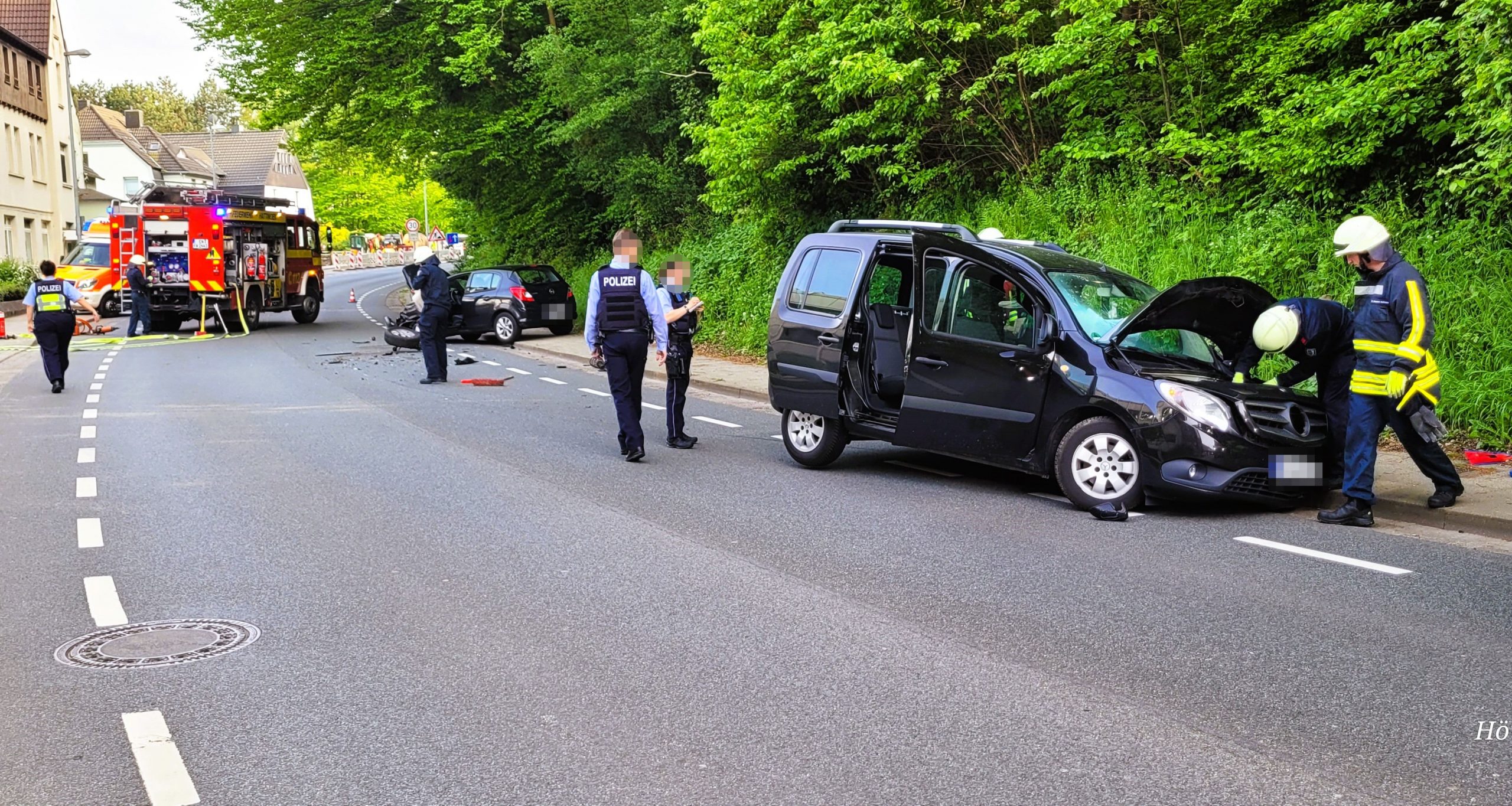 ZWEI PKW KOLLIDIEREN IM HAMMERTAL