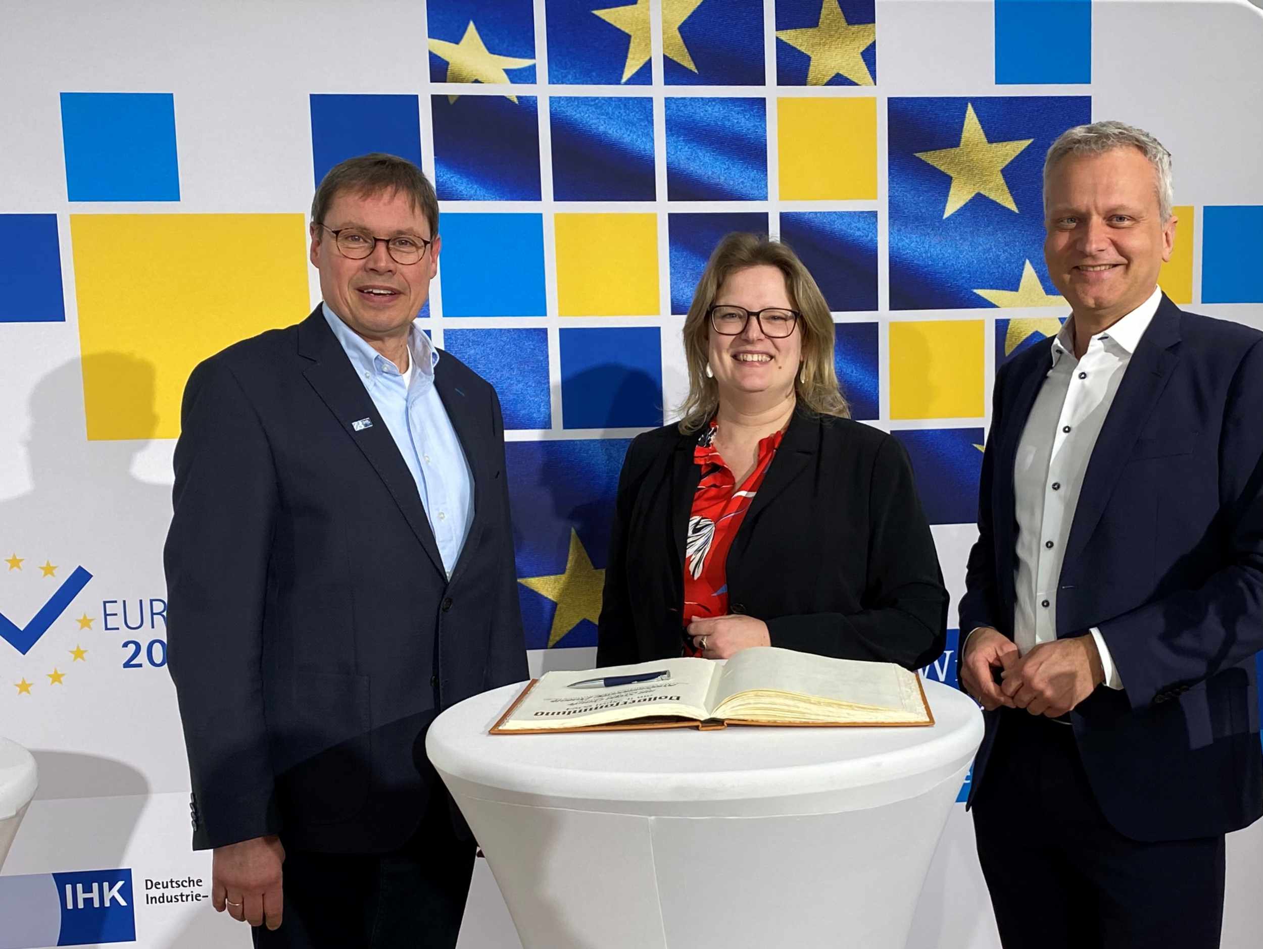 SIHK-VOLLVERSAMMLUNG BEKENNT SICH ZUR DEMOKRATIE IN EUROPA | RuhrkanalNEWS®