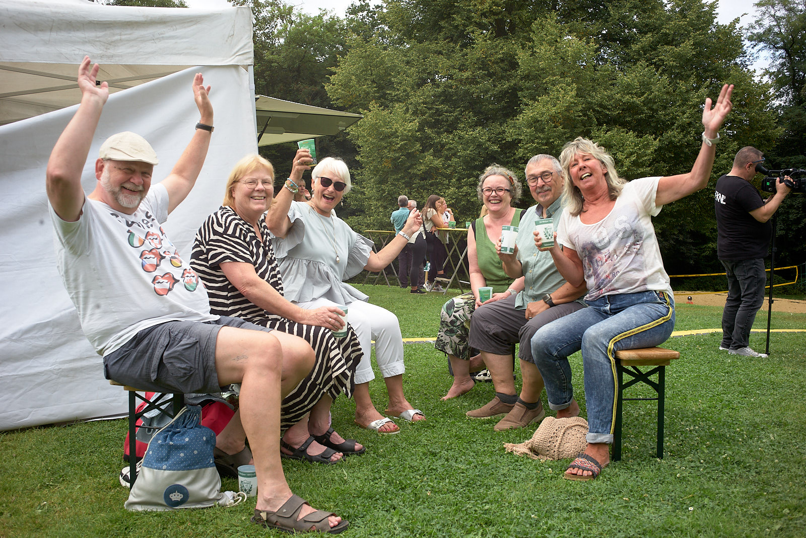 FREIBAD WELPER: MUKKE, WASSERSPASS & UND JEDE MENGE SCHAUM AUF DEM BIER ...