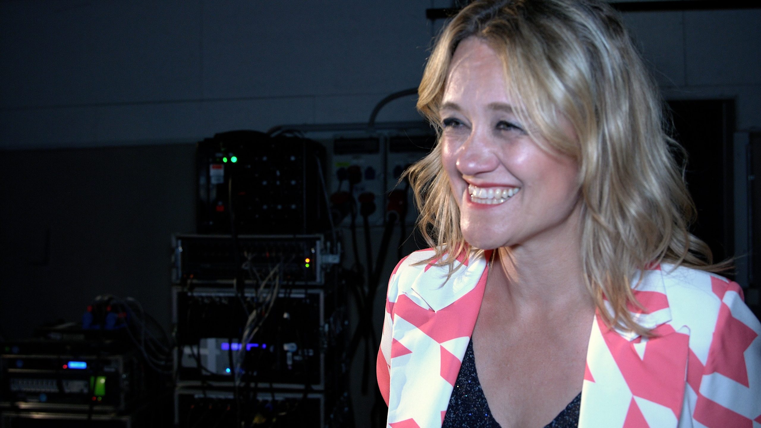 COMEDIENNE LISA FELLER IM INTERVIEW