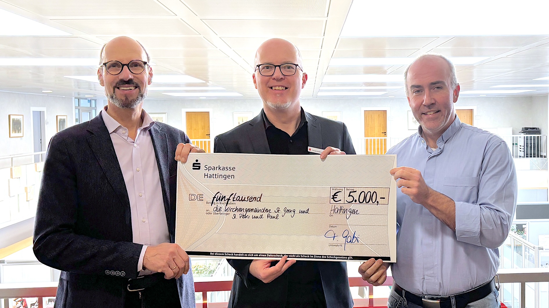 SPARKASSE HATTINGEN UNTERSTÜTZT LOKALE KIRCHENGEMEINDEN MIT SPENDE | RuhrkanalNEWS®